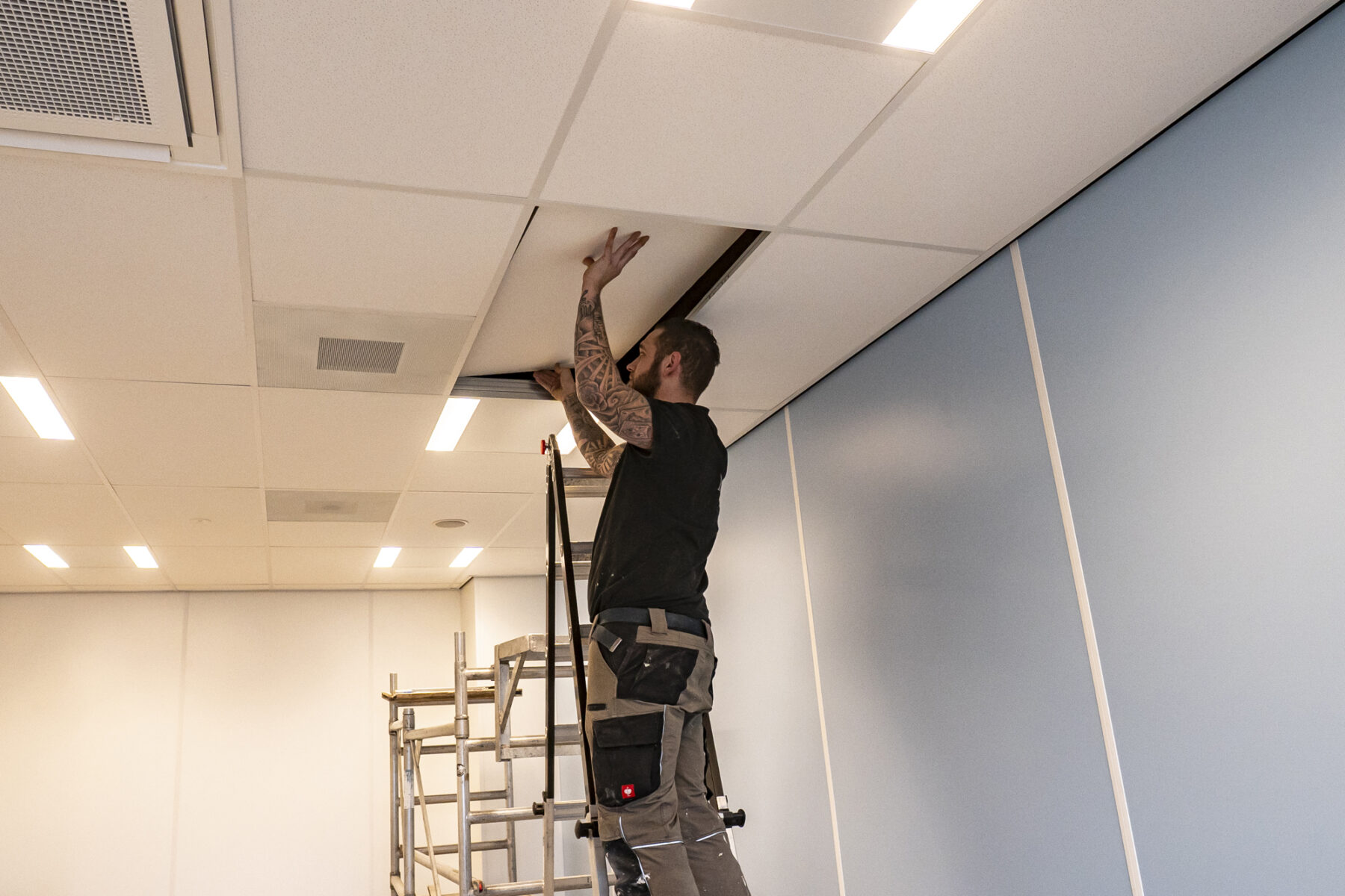 Plafond afbouwen | Plaatsen en afwerking | Ludec Afbouw